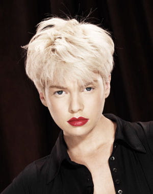 Coupe garçonne, version sage : 5 coupes de cheveux, 15 looks - Journal ...