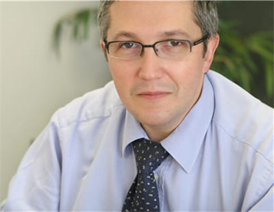 Roman Rouzier (Gynécologue) : Se protéger du cancer du col de l'utérus ...